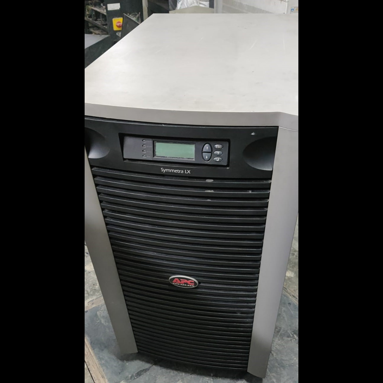 APC Smart UPS SRT 5000 - SRT5KXLI - Battery Direct APC 1 KVA UPS APC ...