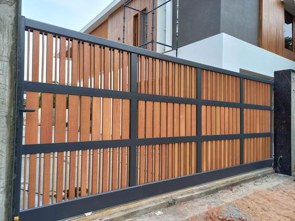 Aluminium Sliding gate With Wood Finish Rust Free | CLASSICAL GATES ...